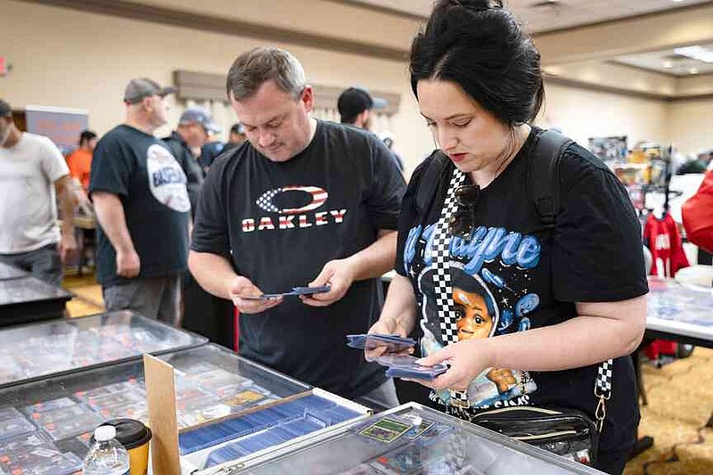 PHOTOS: Card show in Bentonville | The Arkansas Democrat-Gazette ...
