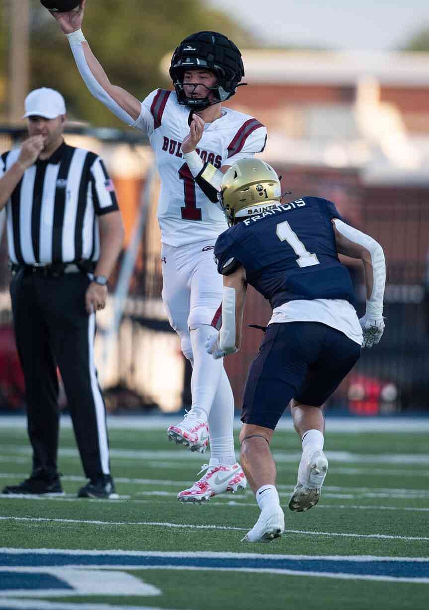 Shiloh Christian makes quick adjustment after injury, rolls to ...