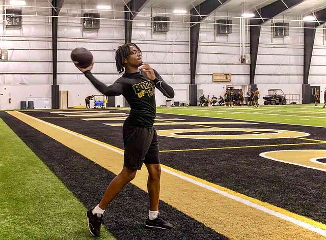 WATCH | New Hot Springs QB Bishop Allen brings confidence and swagger ...