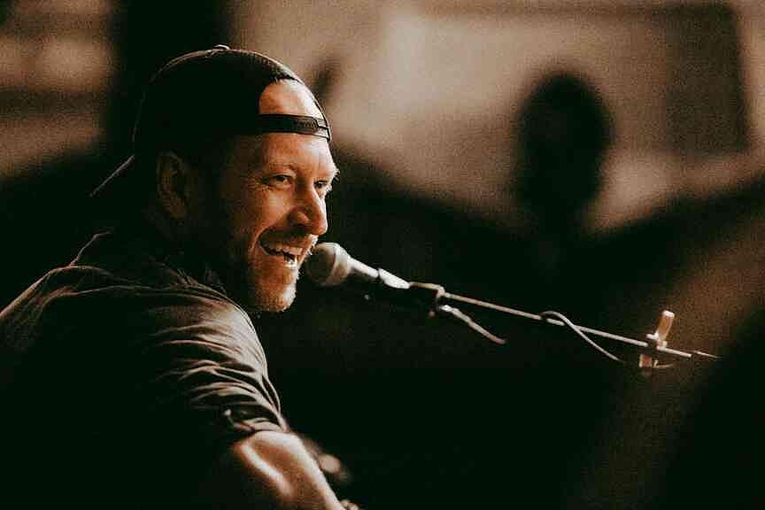 Barrett Baber performs ‘Voice’ favorites, new tunes for Railyard Live ...