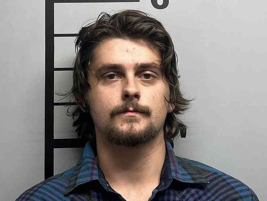 Pea Ridge man accused of holding brother at gunpoint turns himself in ...