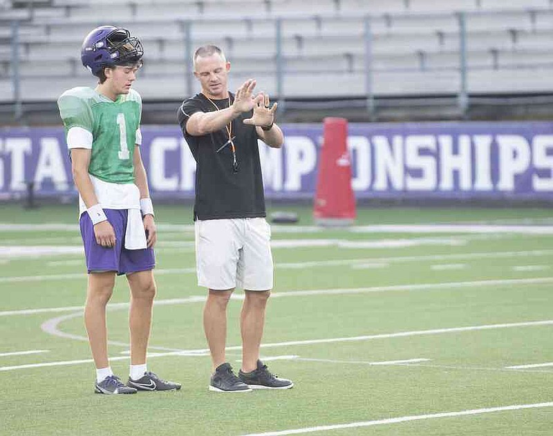 Hendrix steps in as quarterback for Fayetteville | Northwest Arkansas ...