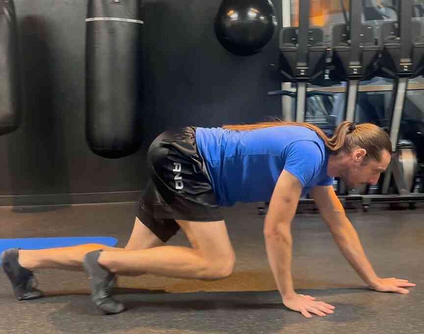 MASTER CLASS: Do the ‘Bear Crawl’ for seasonal outdoor exercise ...