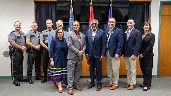 Fort Smith police, Choctaw Nation sign cross-deputization agreement ...