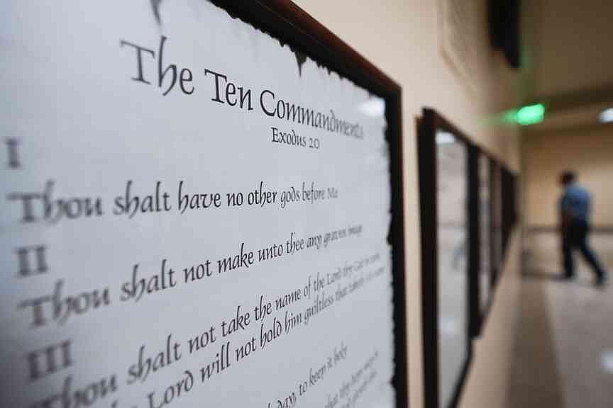 Federal judge extends preliminary injunction in Ten Commandments ...