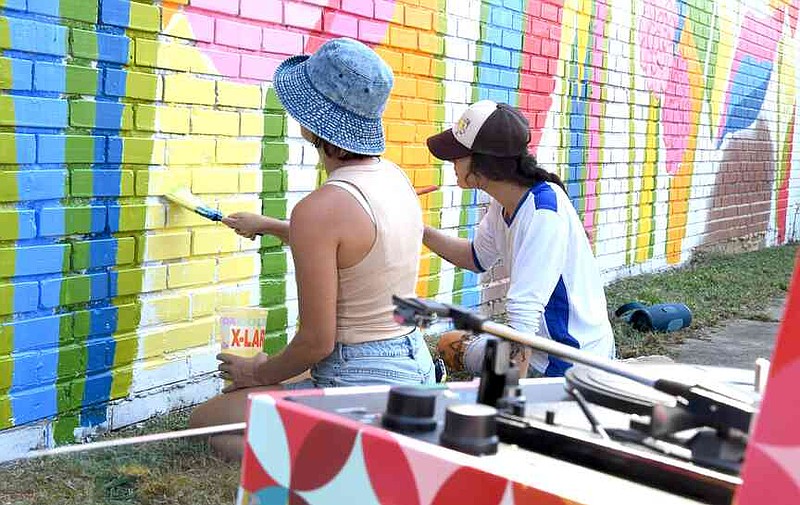 WATCH | New mural decorates future site of loose-leaf tea shop | Hot ...