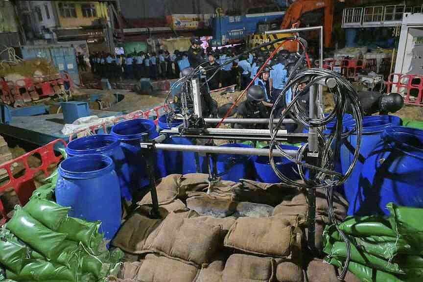 Hong Kong experts defuse WWII US bomb | The Arkansas Democrat-Gazette - Arkansas' Best News Source