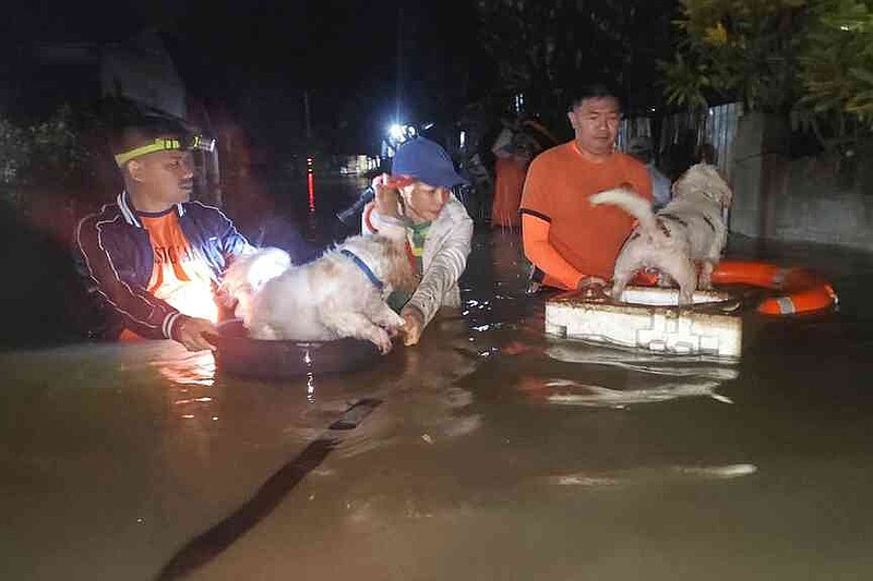 Storm blows out of Philippines, leaving 10 dead; thousands flee | Northwest Arkansas Democrat ...