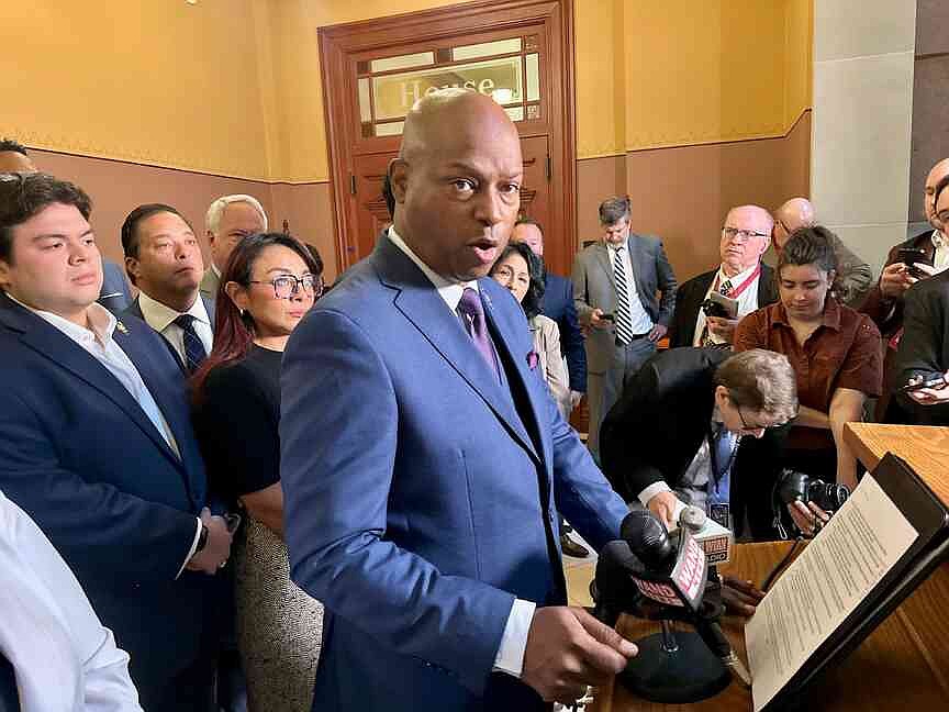 Illinois judge blocks ICE arrests at courts | The Arkansas Democrat ...