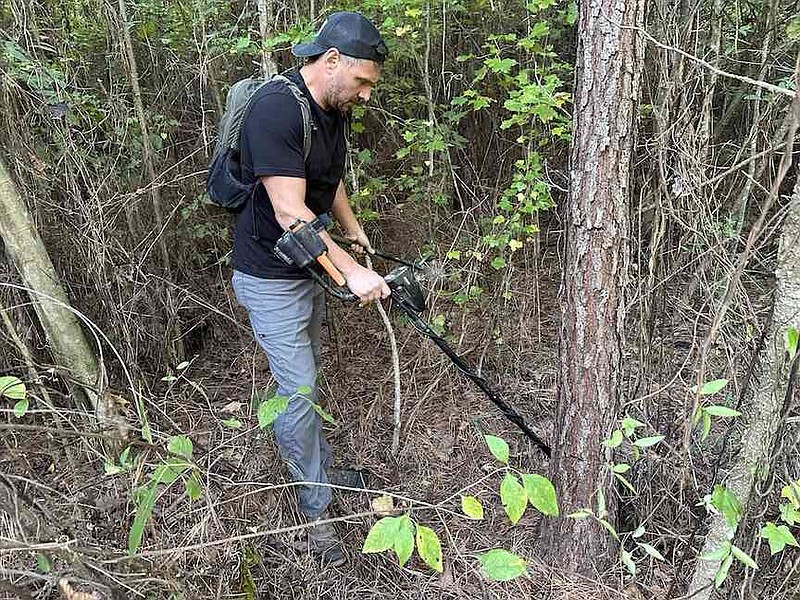 Benton treasure hunter digs up artifacts, searches for TV success | The ...