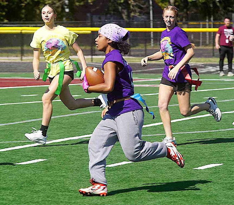 Junior girls beat seniors in tie-breaker powderpuff contest | Westside ...