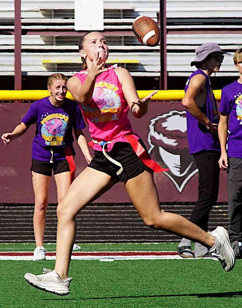 Junior girls beat seniors in tie-breaker powderpuff contest | Westside ...