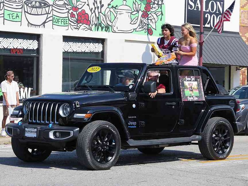 Gentry’s homecoming parade passes down Main Street | Westside Eagle ...