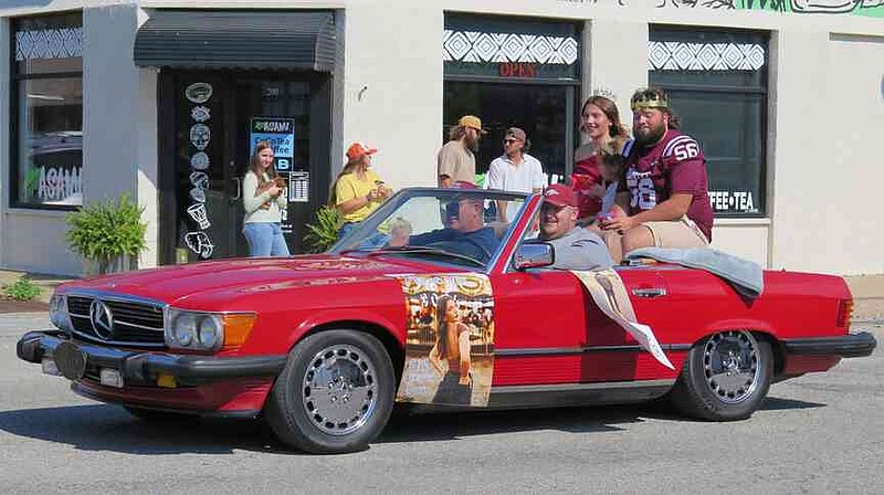 Gentry’s homecoming parade passes down Main Street | Westside Eagle ...