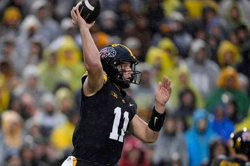 Late field goal lifts Oregon past Iowa | The Arkansas Democrat-Gazette ...