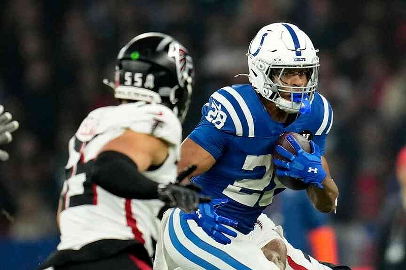 Team effort: Despite 244-yard, 3-TD effort, Colts RB Taylor shares ...