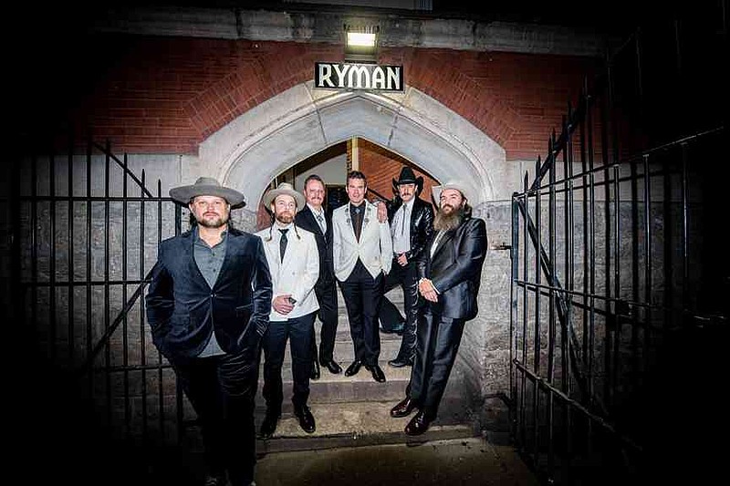 Old Crow Medicine Show ‘raise a ruckus’ for Holiday Hootenanny Dec. 3 ...