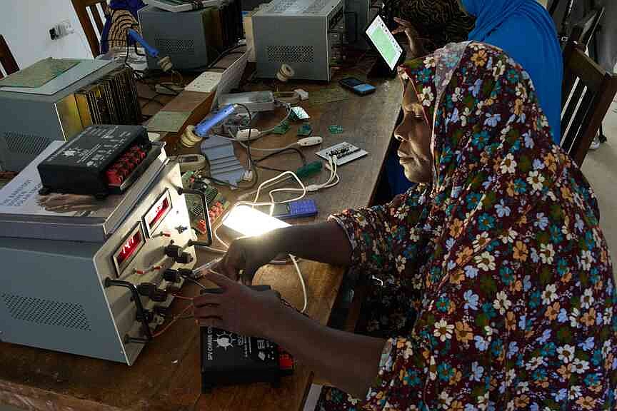 Zanzibar’s ‘solar mamas’ trained as techs to help light up communities ...