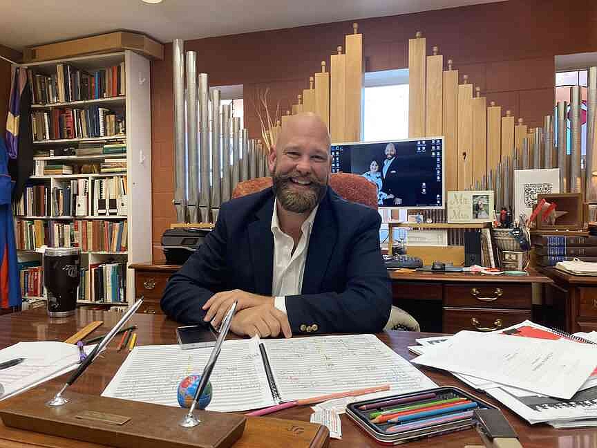 Choirmaster Jack Cleghorn wields symphony baton for annual “A Very SoNA ...