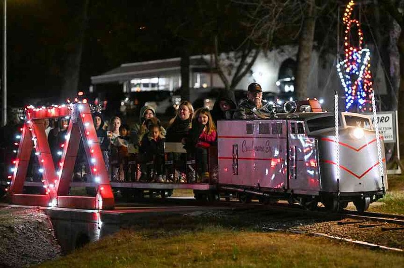 All aboard: Holiday Express returns to Creekmore Park beginning Monday ...