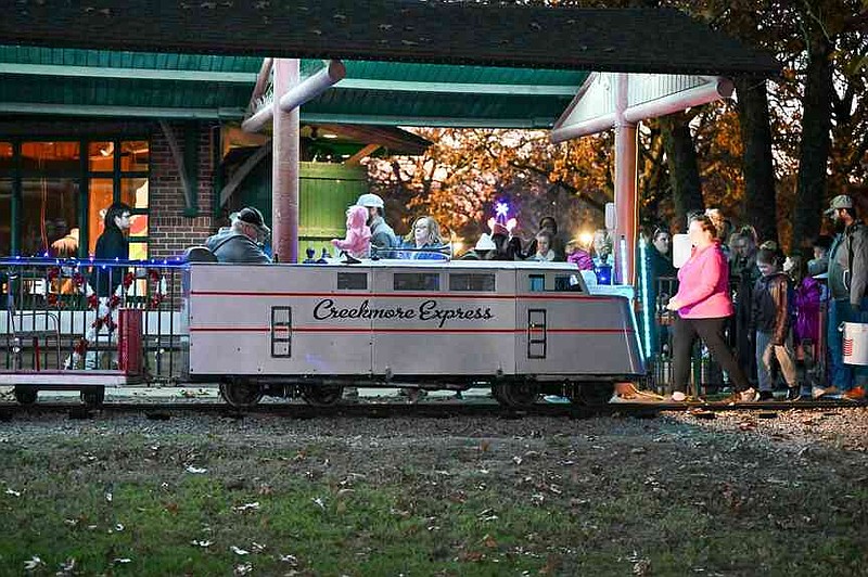 All aboard: Holiday Express returns to Creekmore Park beginning Monday ...