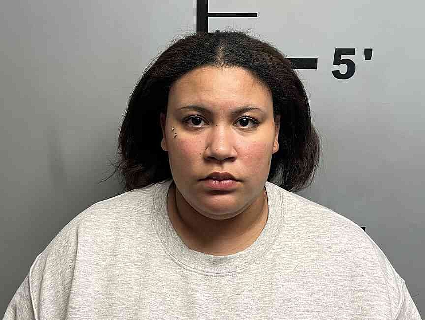 Bella Vista woman accused of battery on a young student at Benton ...