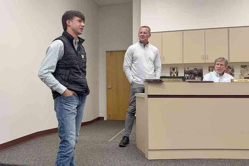 WATCH | Lake Hamilton School District honors ‘Wolf Way’ student ...
