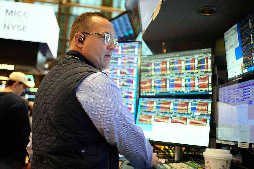 Stocks hit record before market’s Christmas closure | The Arkansas ...