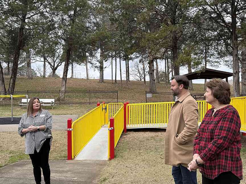 Leadership Crawford County cuts ribbon on repainted Lions Club ...
