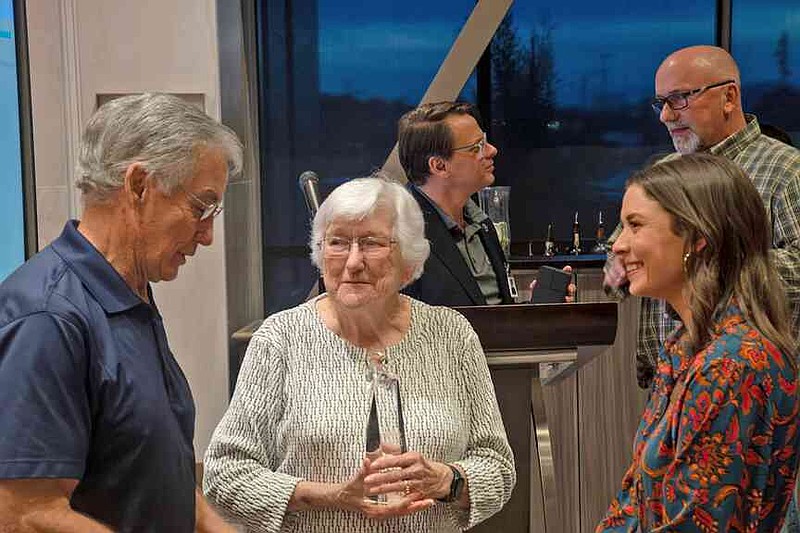 Diamond Lakes Travel Association awards Shangri-La owner Varine Carr ...