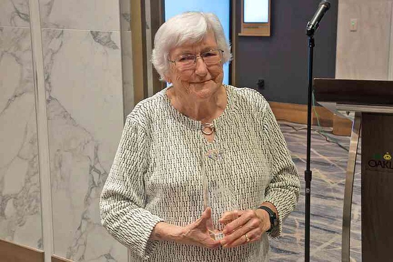 Diamond Lakes Travel Association awards Shangri-La owner Varine Carr ...