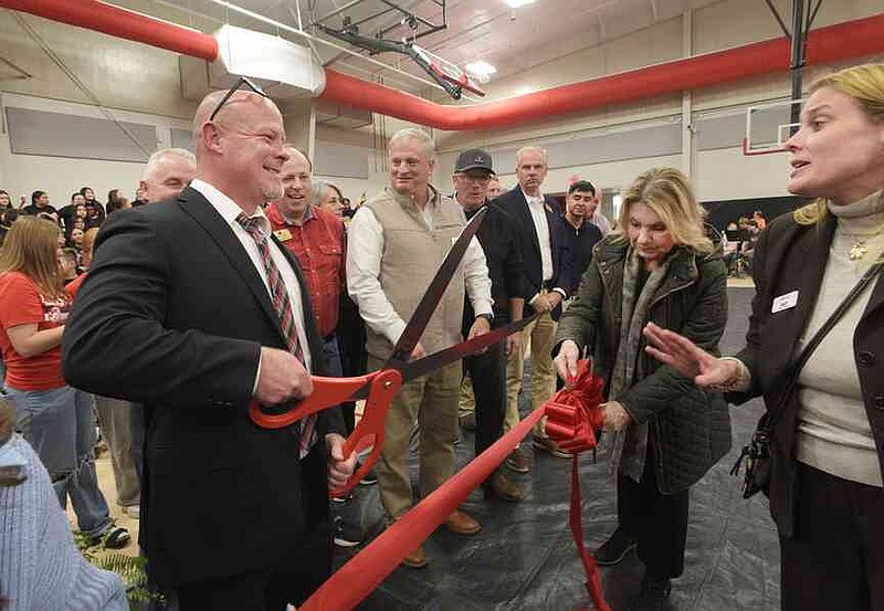 Newly restored Lingle Middle School welcomes home students, staff ...