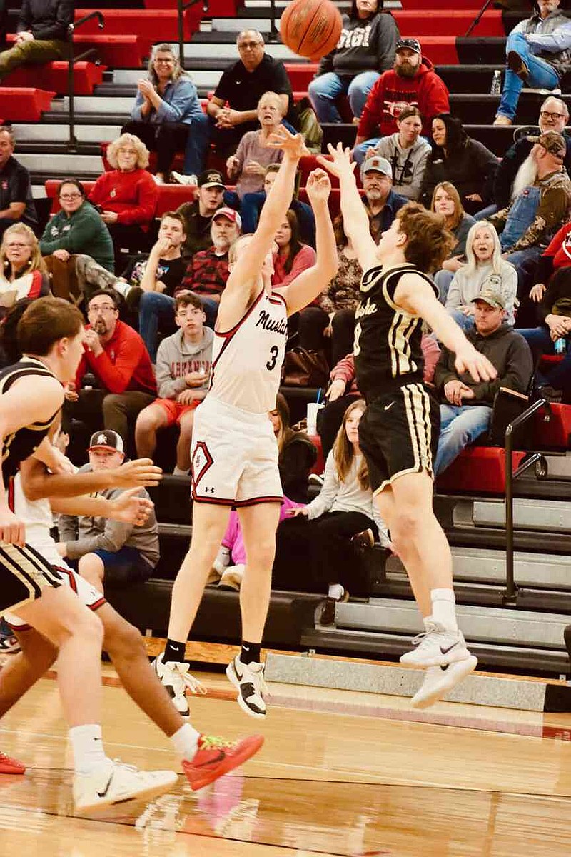 PHOTOS: Mustangs take on Neosho basketball | The McDonald County Press