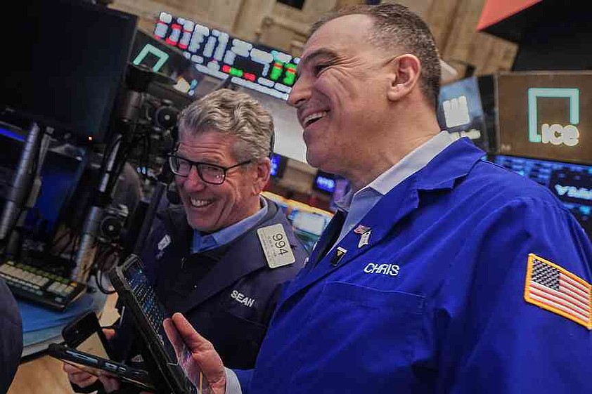 Slumping technology stocks weigh on Wall Street | The Arkansas Democrat ...