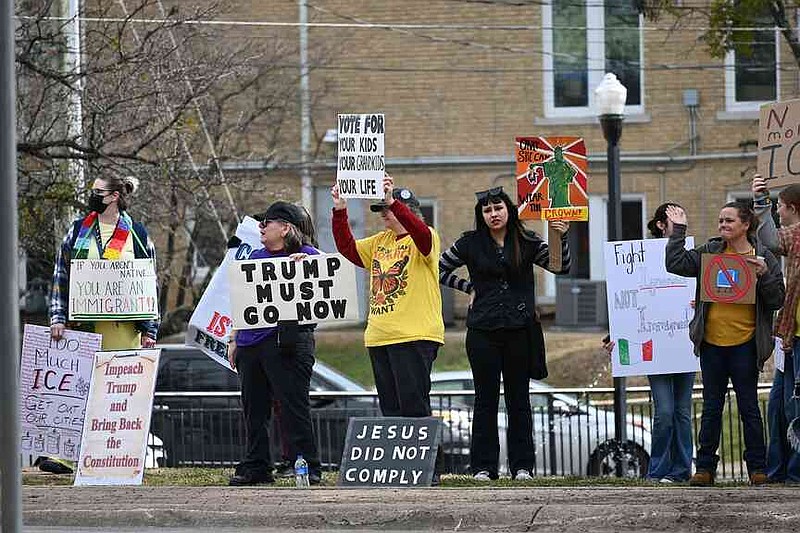 SSHS students hold anti-ICE rally | The Herald Leader