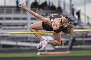 ‘Twitchy’ Hanson makes 800-high jump combo work | The Arkansas Democrat ...