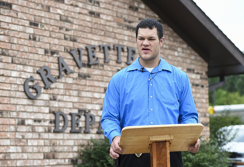 Capt. Chris Kelley, then of the Gravette Police Department makes a ...