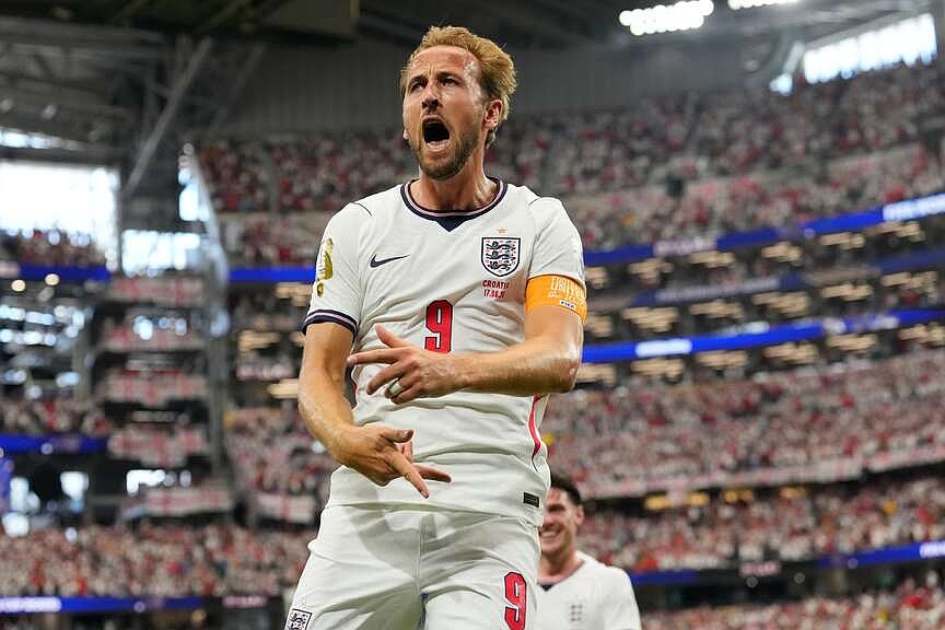 Kane scores 2 goals, ties record | The Arkansas Democrat-Gazette ...