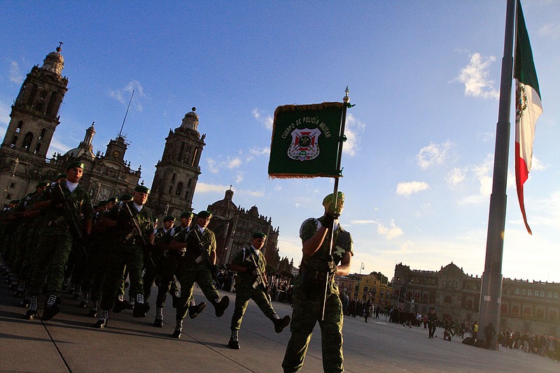 México recuerda masacre de 1968 con banderas a media asta | La Prensa Libre