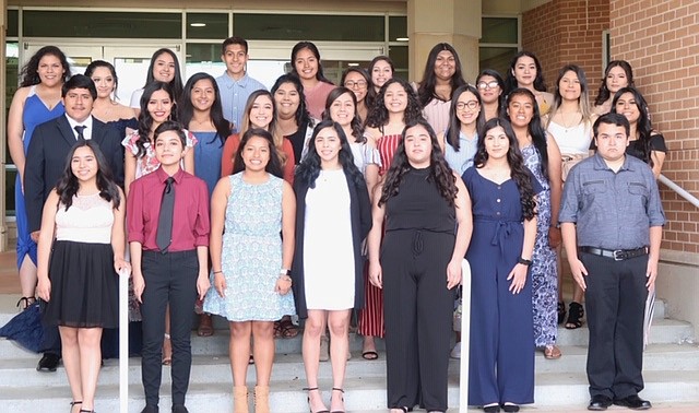 ¡HWOA Celebra 20 Años y Presenta Treinta Becas Más! | La Prensa Libre