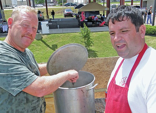 Festival Fun: Cook-off draws crowd to Saracen Landing | Pine Bluff ...