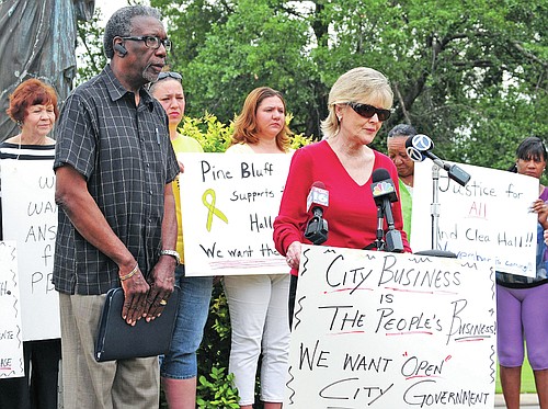 City hall protesters demand answers from police chief, mayor | Pine ...