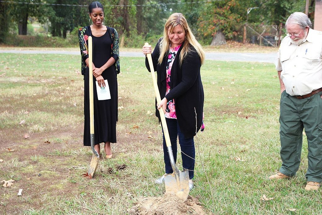 Pine Bluff celebrates Arbor Day with planting of two new trees | Pine ...