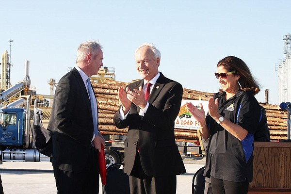 Celebrating Highland Pellets' ribbon cutting