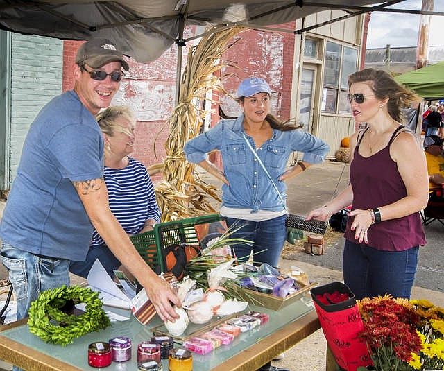 'Pop Up in the Bluff' draws hundreds downtown Saturday | Northwest ...