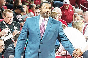 Hog legend Lee Mayberry hired on WC basketball staff