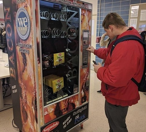 Makin' bacon: Vending machine serves up everyone's favorite breakfast ...