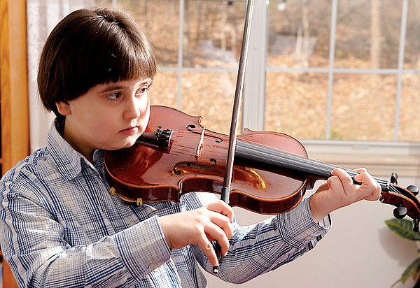 8-year-old violin prodigy follows family tradition | Chattanooga Times ...