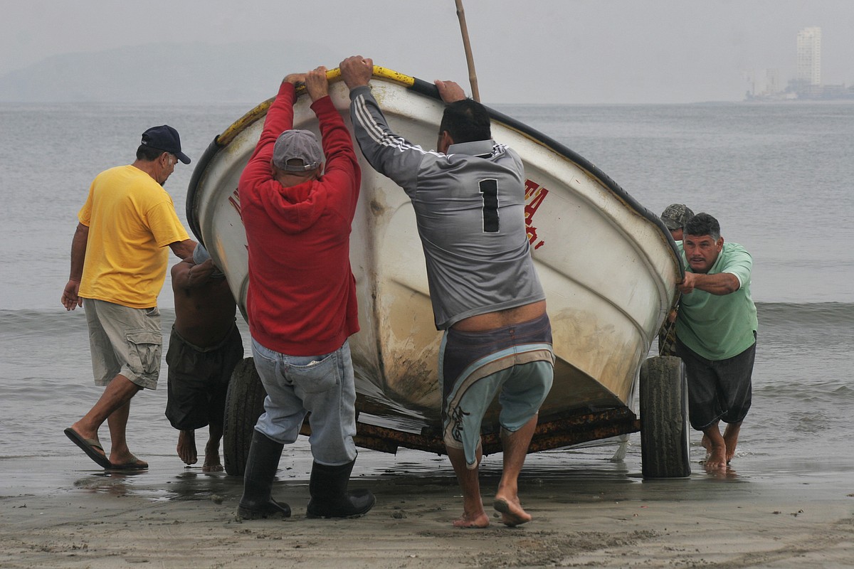 Tsunami swells reach Mexican resorts | Chattanooga Times Free Press