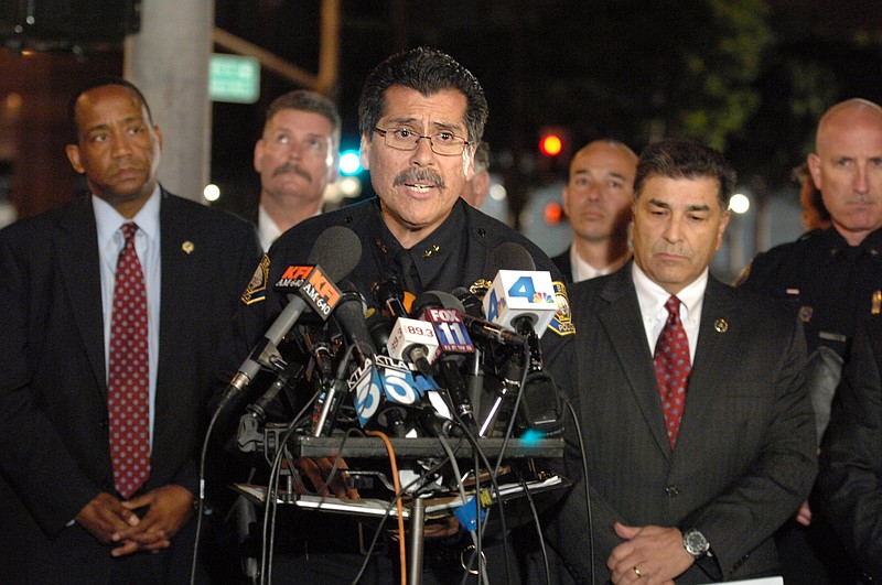 1 dead, 1 hurt in California federal building shooting | Chattanooga ...